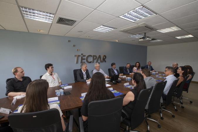 Representantes do Ministério Público visitam o complexo laboratorial do ...